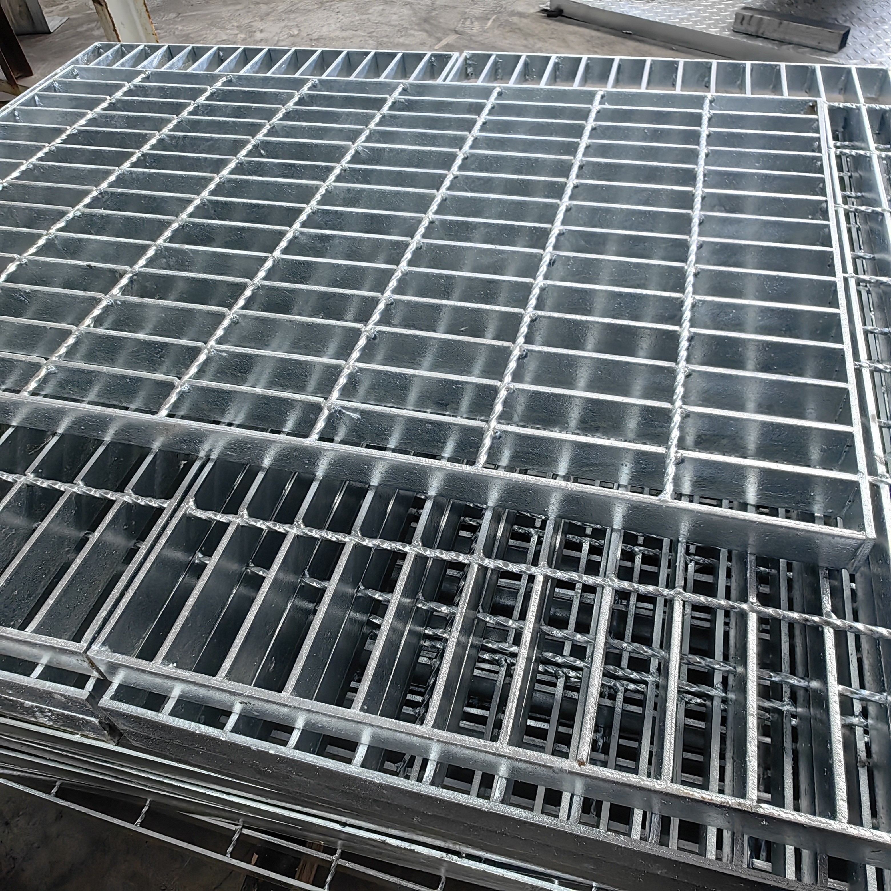 เครื่องแรงดัน welded flat steel Grating / Gully Grating สไตล์โมเดิร์น ...
