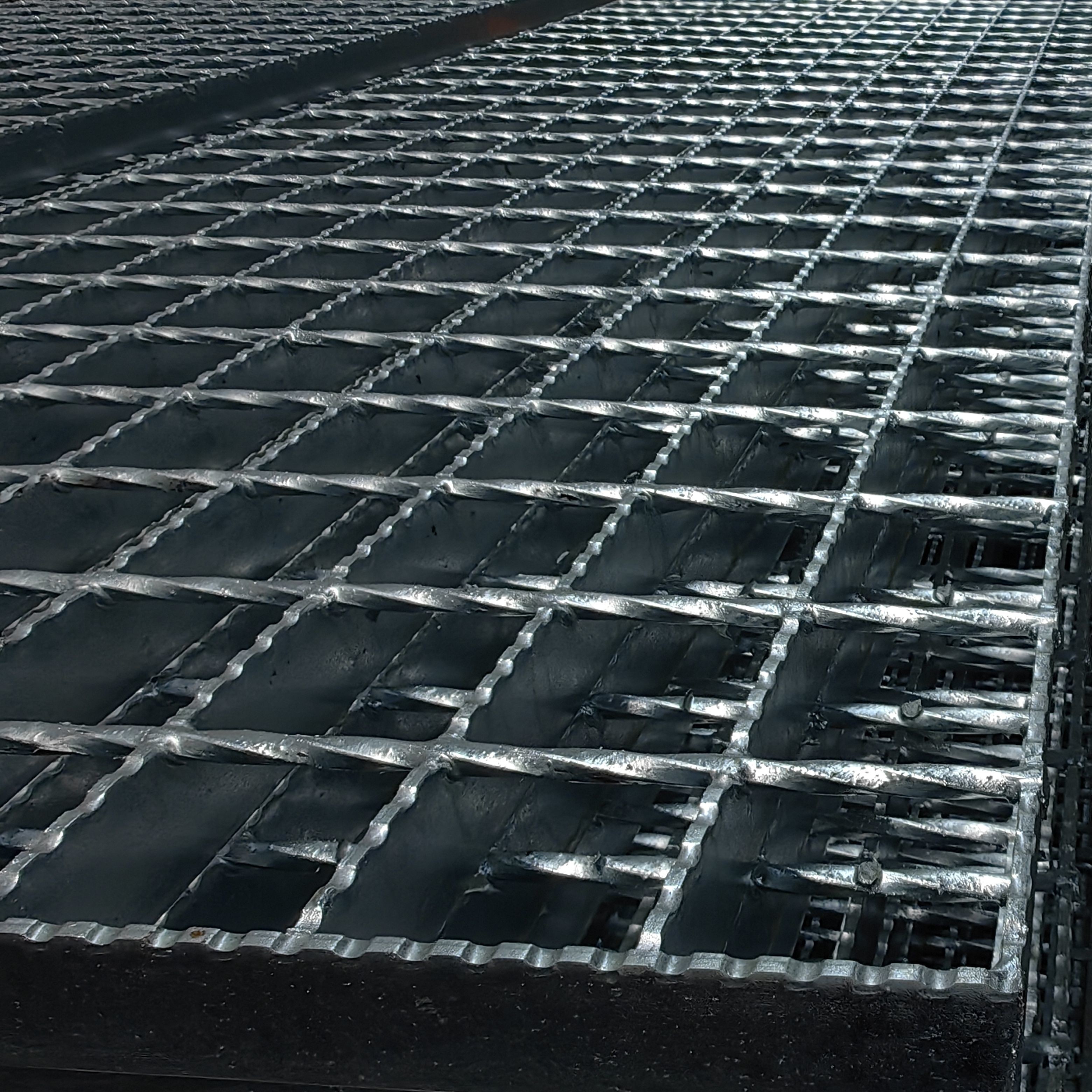 Galvanized Finish Industrial Steel Grating Made from Pattern Plate and ...